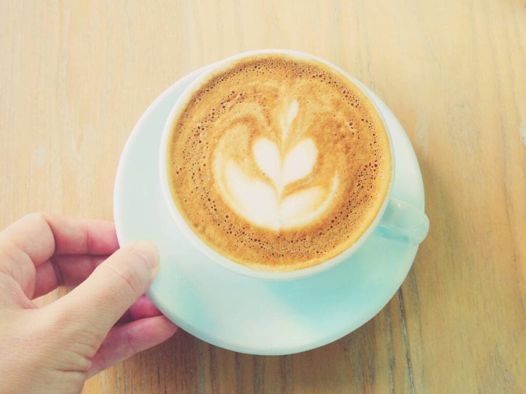 Cytaty o kawie – słowa o pasji, smaku i porannej energii